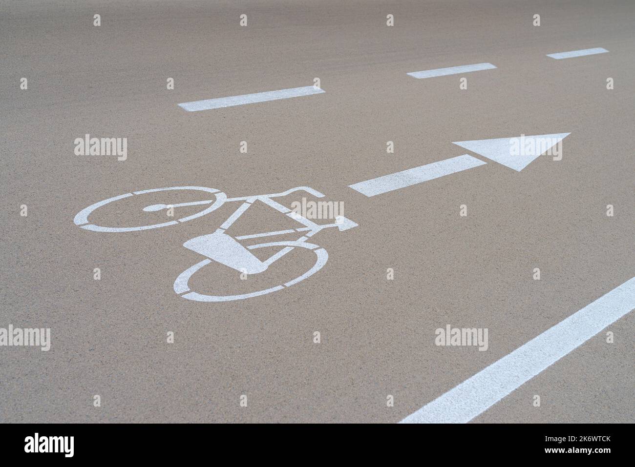 Bike route sing and bicycle hi-res stock photography and images - Alamy