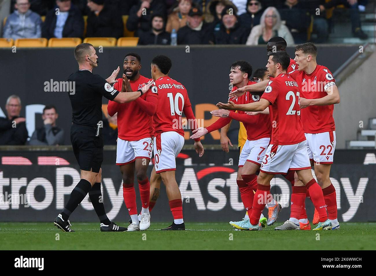 Handball referee hi-res stock photography and images - Alamy