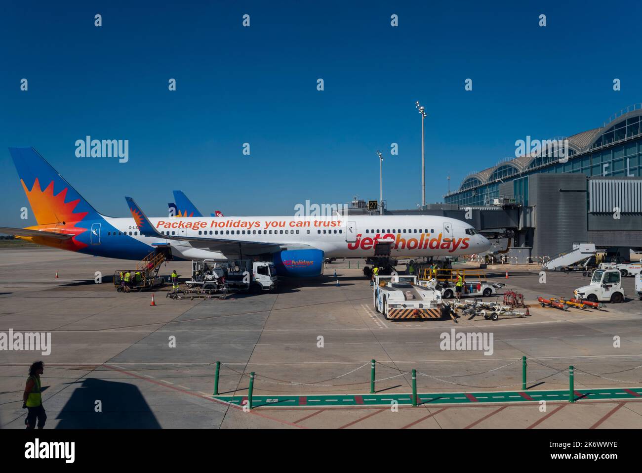 Jet2holidays Boeing 757 G-LSAE on stand at Alicante Elche Airport ...