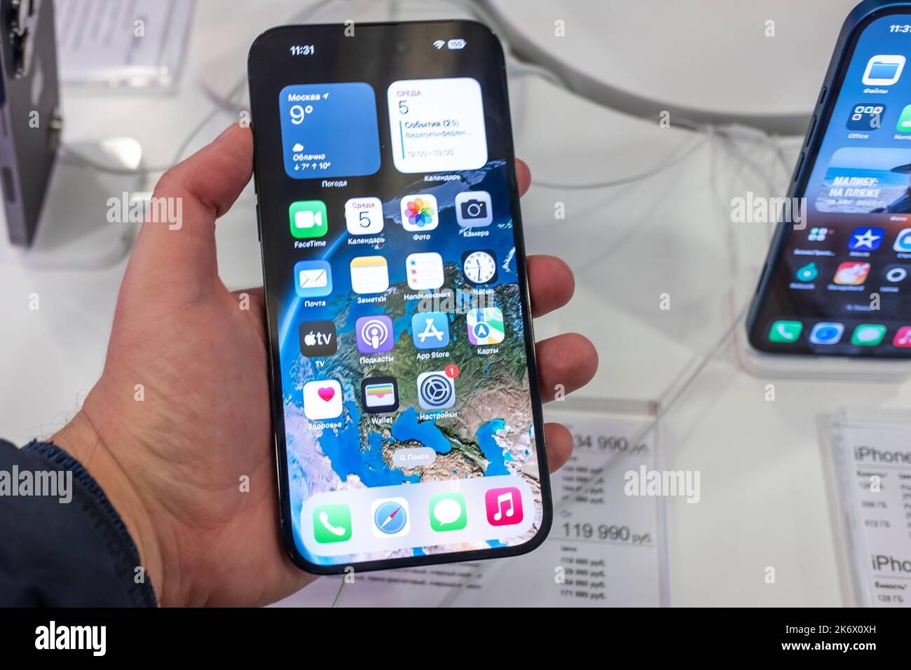 October 5, 2022, Moscow, Russia. The new Apple iPhone 14 Pro Max ...