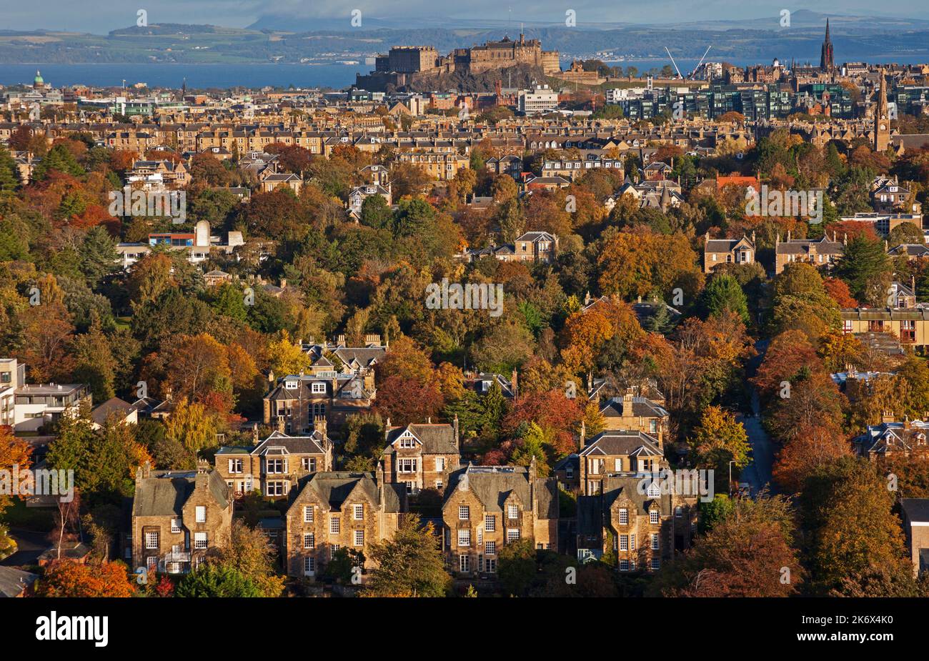 Edinburgh south side, Scotland, UK. 16th October 2022. Wind WSW 29 km/h ...