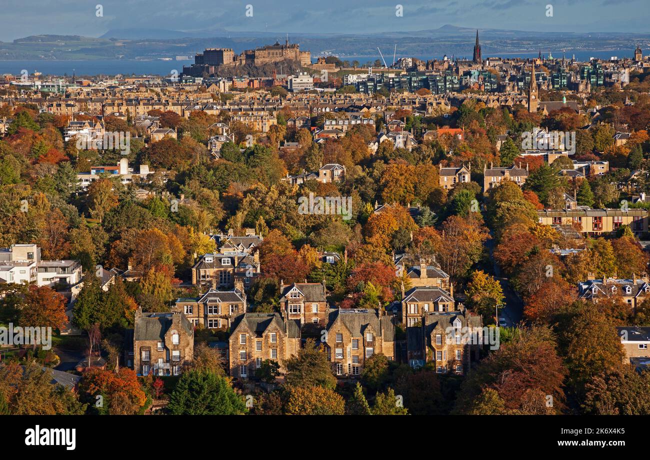 Edinburgh south side, Scotland, UK. 16th October 2022. Wind WSW 29 km/h ...
