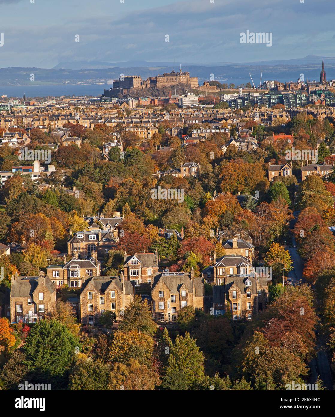 Edinburgh south side, Scotland, UK. 16th October 2022. Wind WSW 29 km/h ...