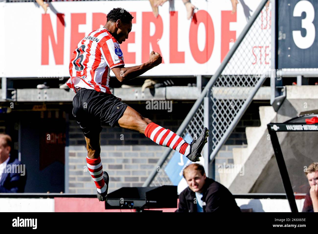 ROTTERDAM, NETHERLANDS - OCTOBER 16: Jonathan de Guzman of Sparta ...