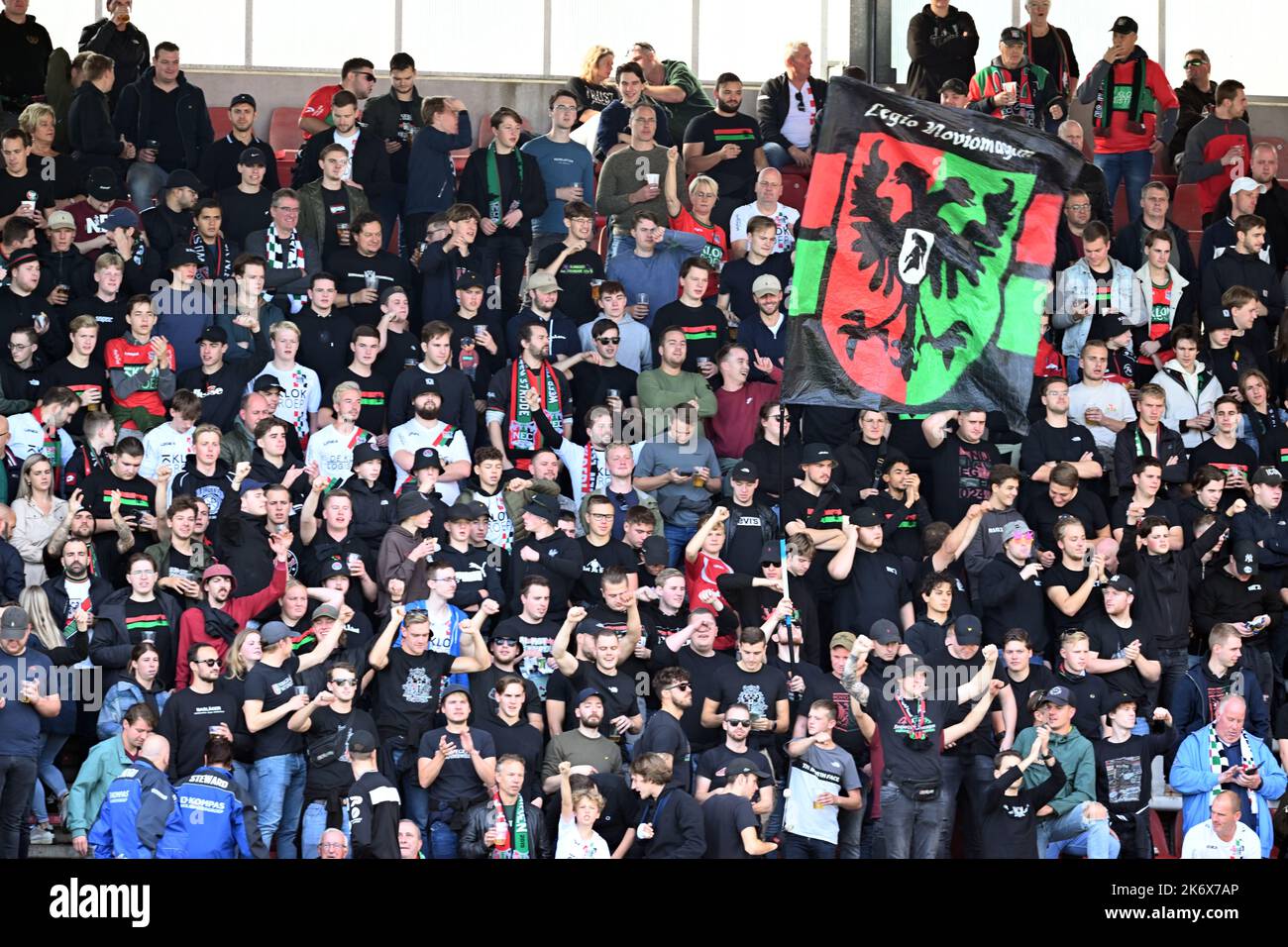 Nec large group of people hi-res stock photography and images - Alamy