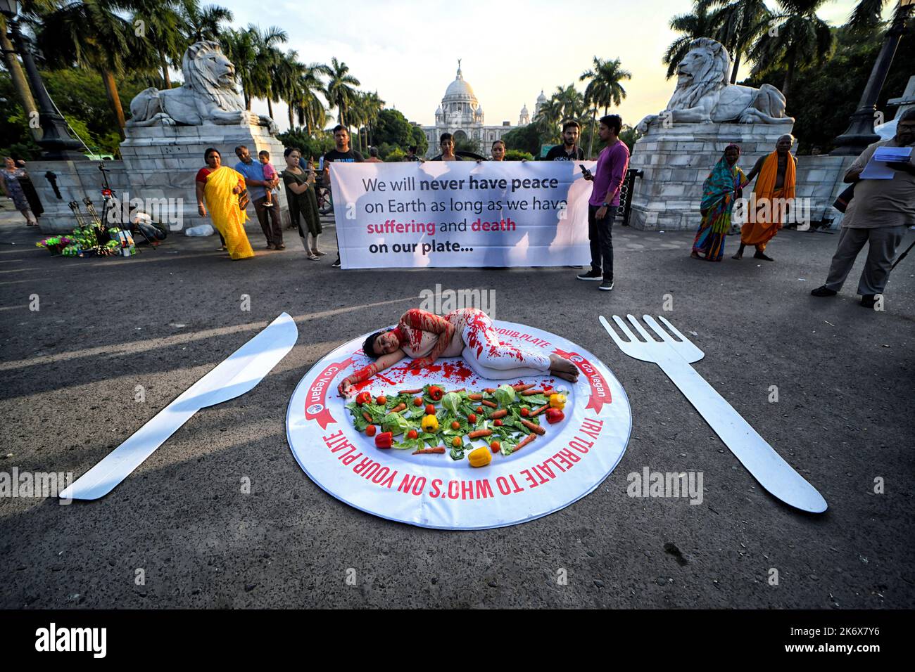 Kolkata, India. 15th Oct, 2022. Activists from Vegans of Bengal, an NGO ...
