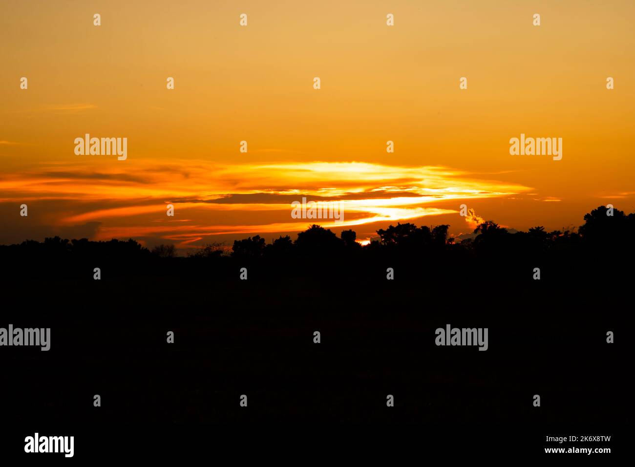 Beautiful dramatic sky hi-res stock photography and images - Alamy