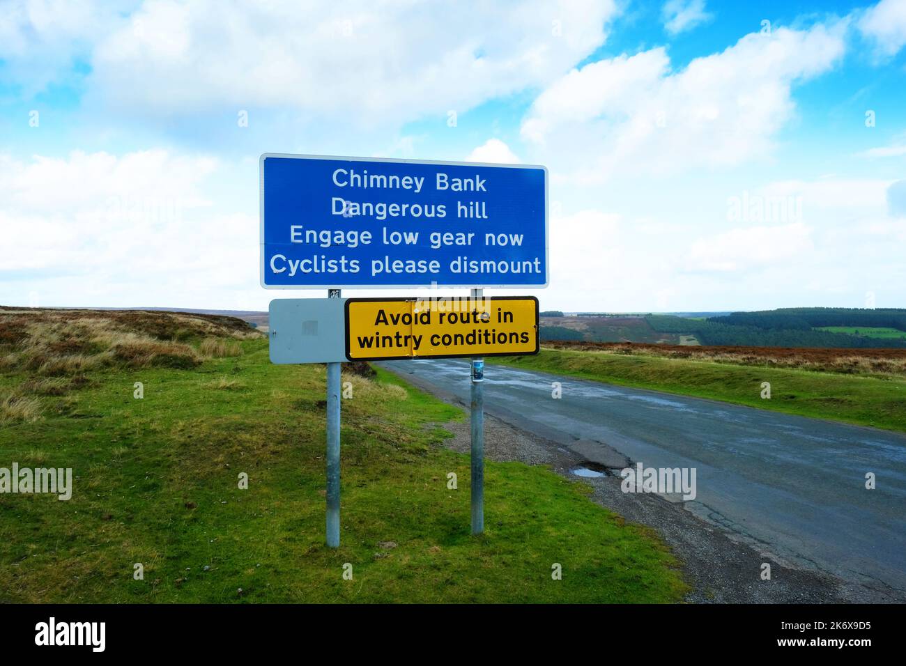 Warning sign steep bank hi-res stock photography and images - Alamy