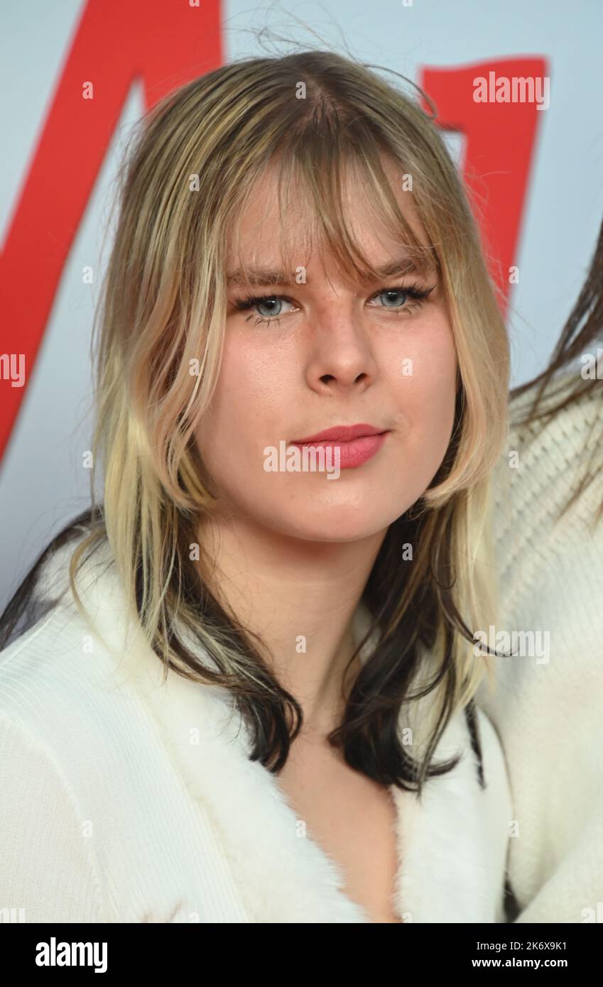 Cologne, Germany. 15th Oct, 2022. The actress Nina Schatton comes to ...