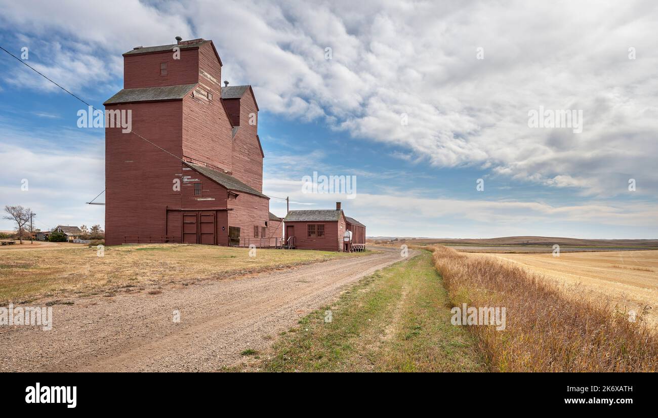 Old grain elevator on the prairie at the town of Rowley, Alberta Stock ...