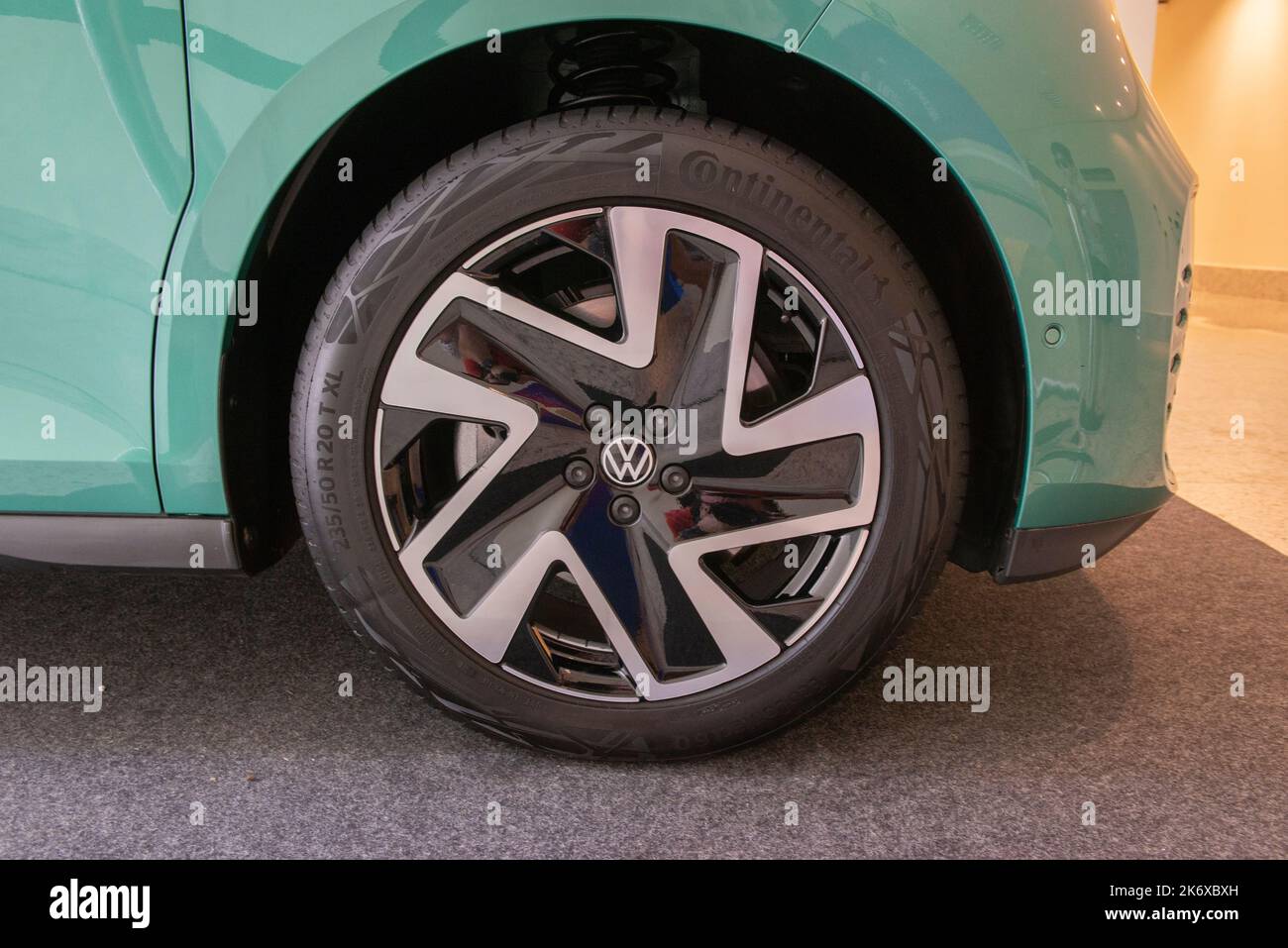 ATIBAIA- Brazil, OCT 7, 2022: Side view of green and white VW ID Buzz ...