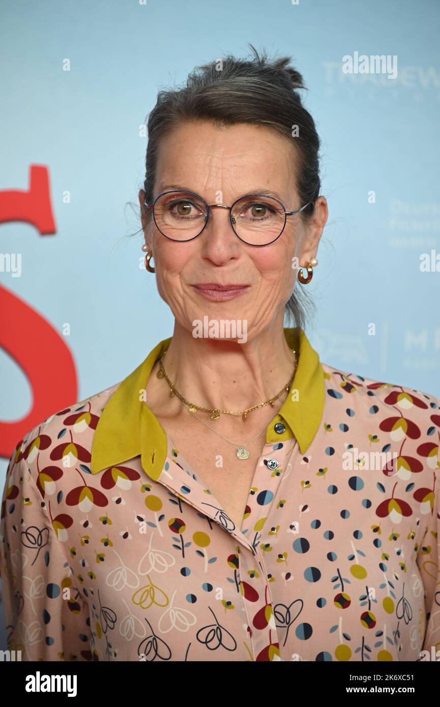 Cologne, Germany. 15th Oct, 2022. The actress Caroline Schreiber comes ...