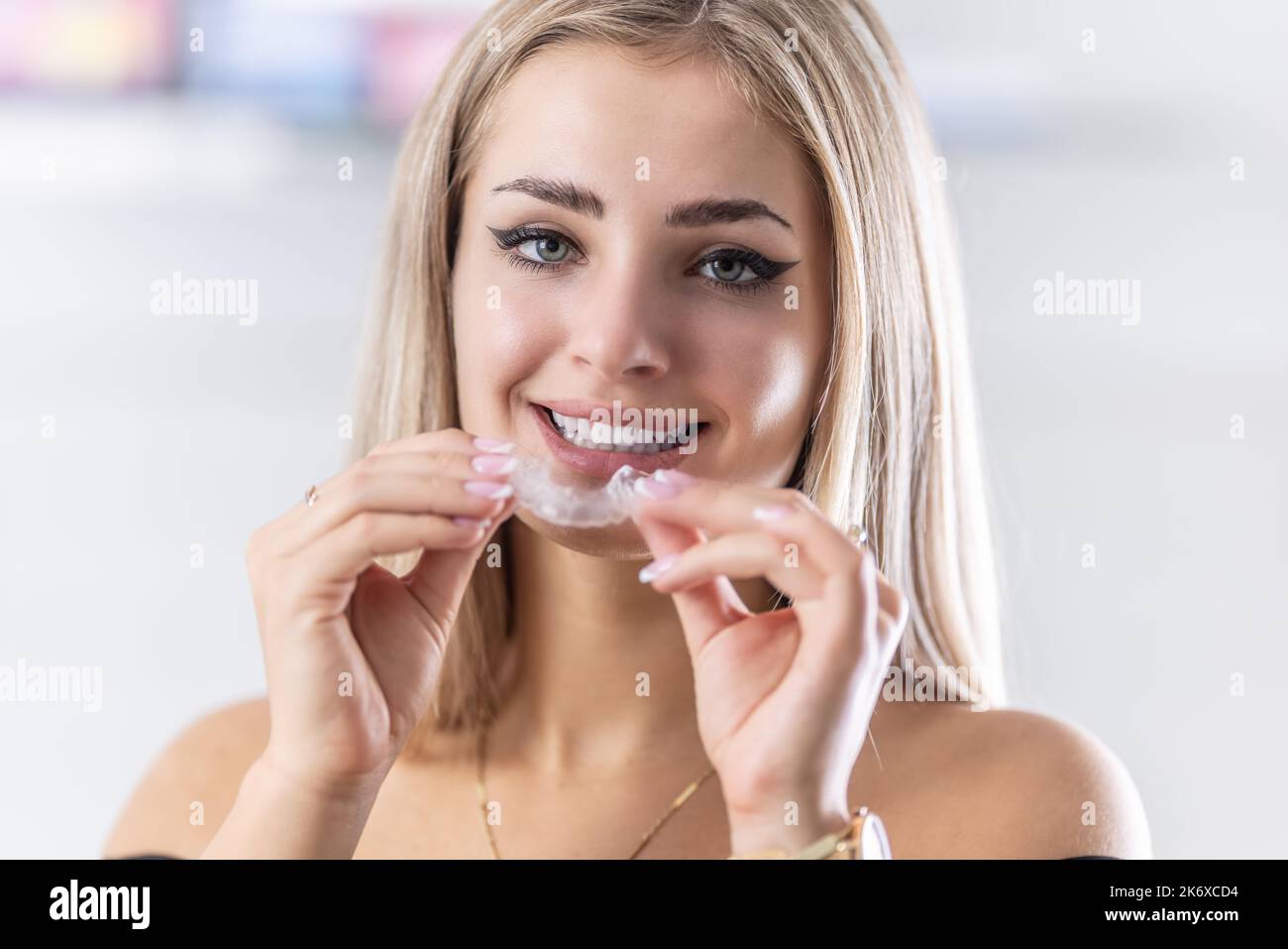 Perfect teeth hi-res stock photography and images - Alamy