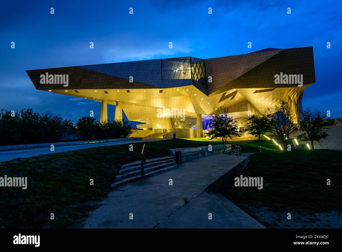 Lyon, Musee de Confluence, Coop Himmelb(l)au // Lyon, Musee de ...