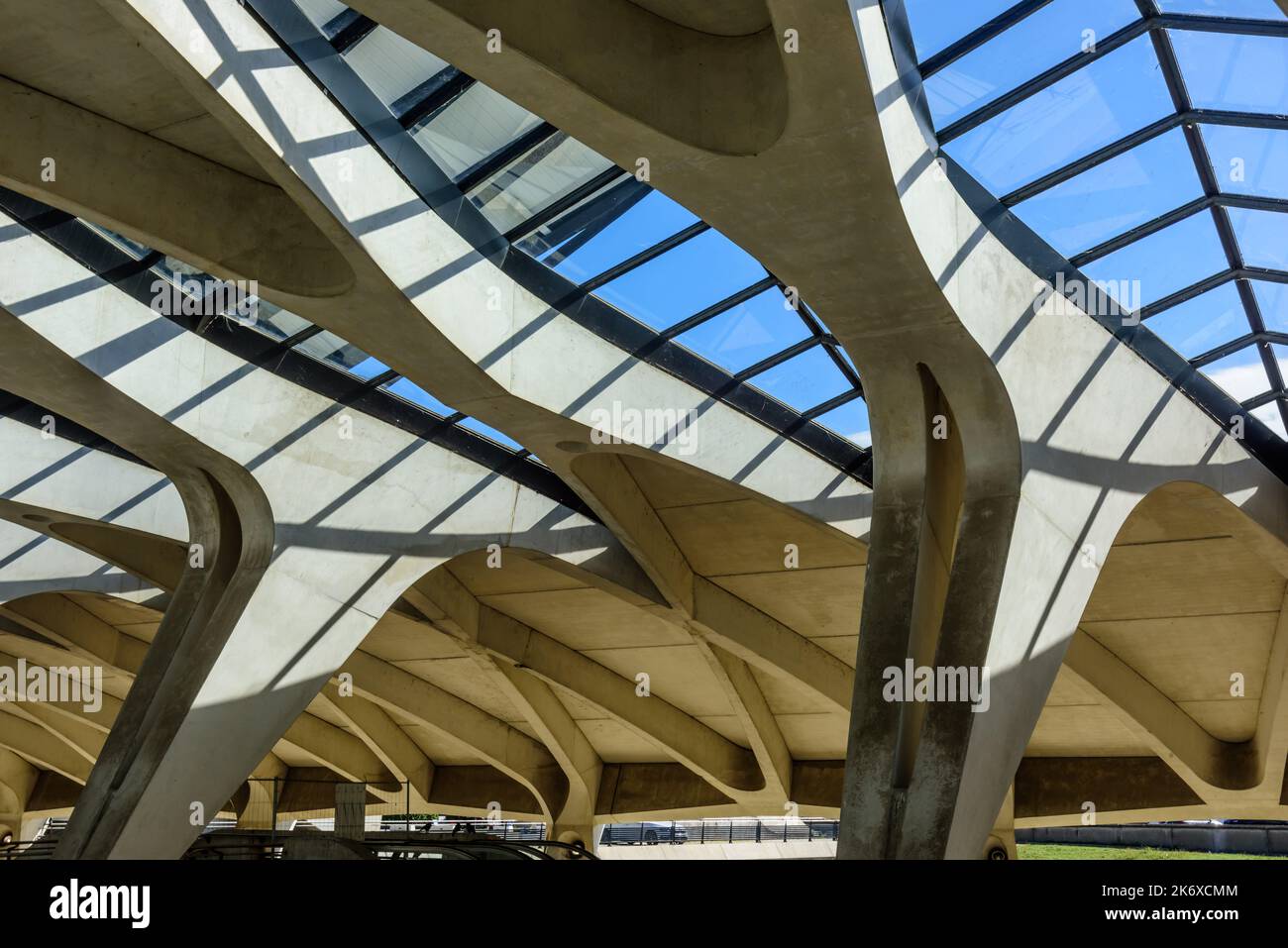 Lyon, Flughafen Saint-Exupery, Flughafenbahnhof Satolas von Architekt ...
