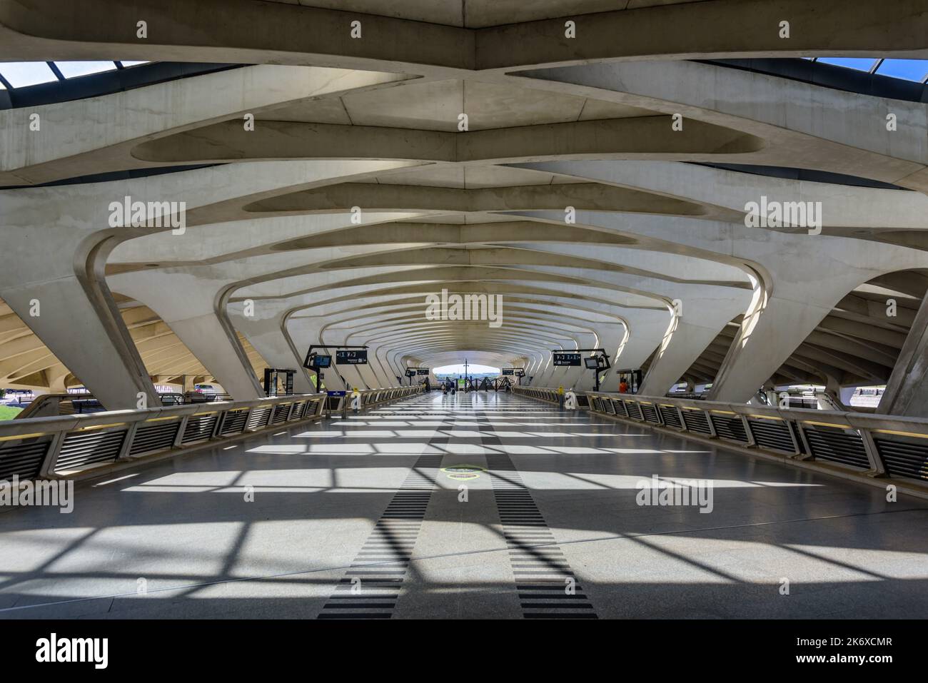 Lyon, Flughafen Saint-Exupery, Flughafenbahnhof Satolas von Architekt ...
