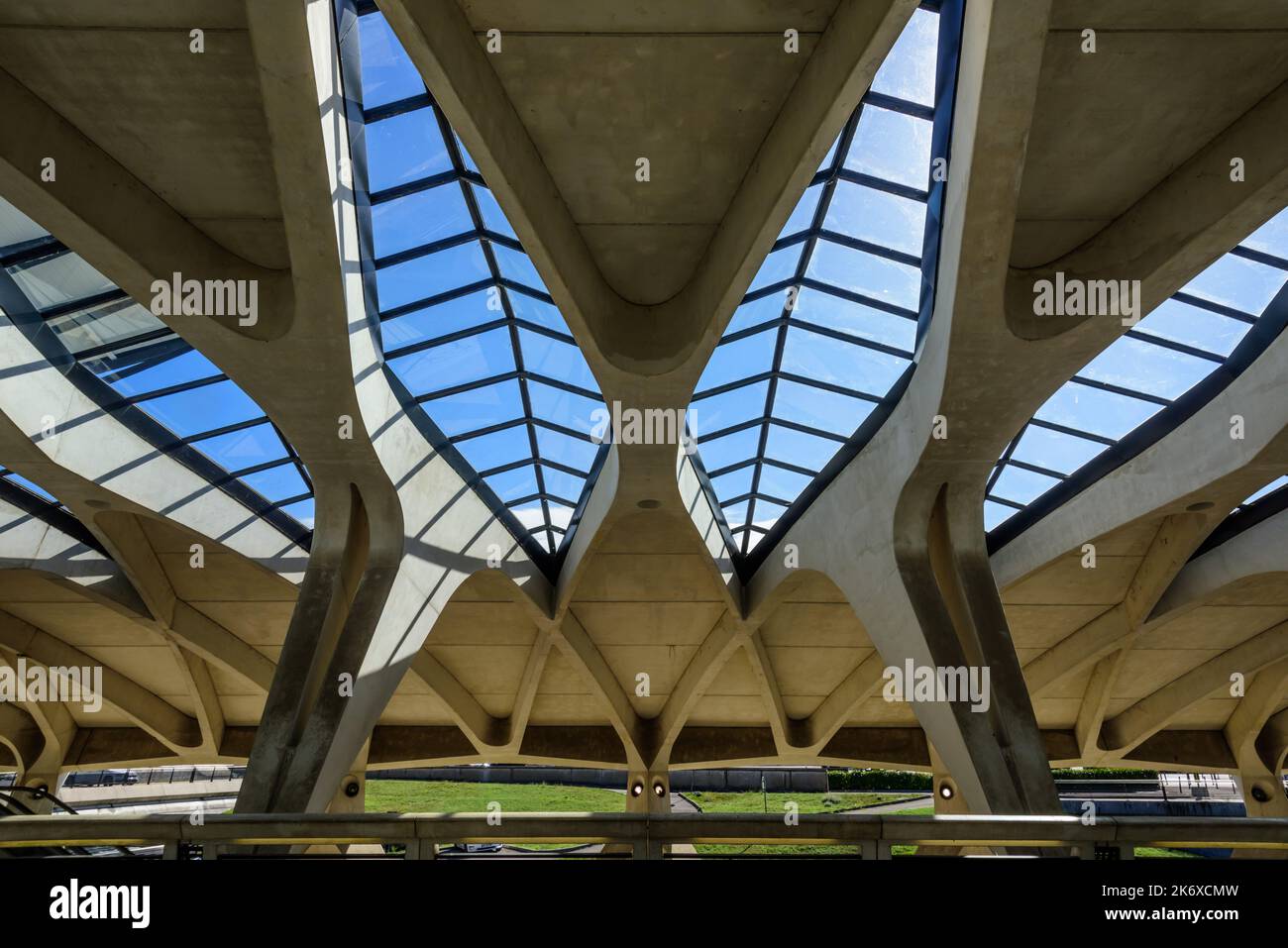 Lyon, Flughafen Saint-Exupery, Flughafenbahnhof Satolas von Architekt ...