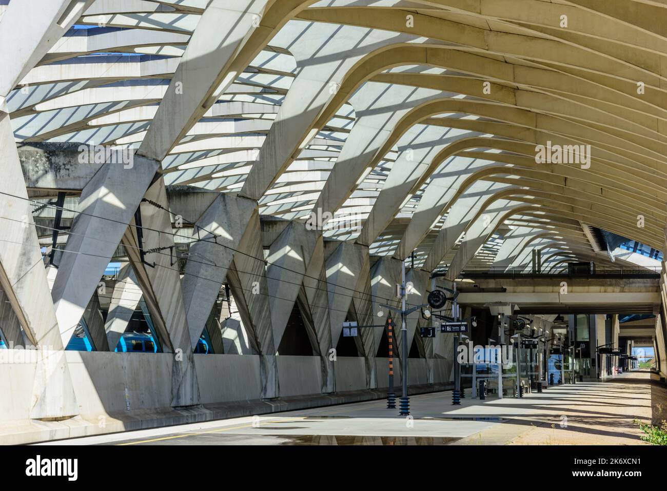 Lyon, Flughafen Saint-Exupery, Flughafenbahnhof Satolas von Architekt ...
