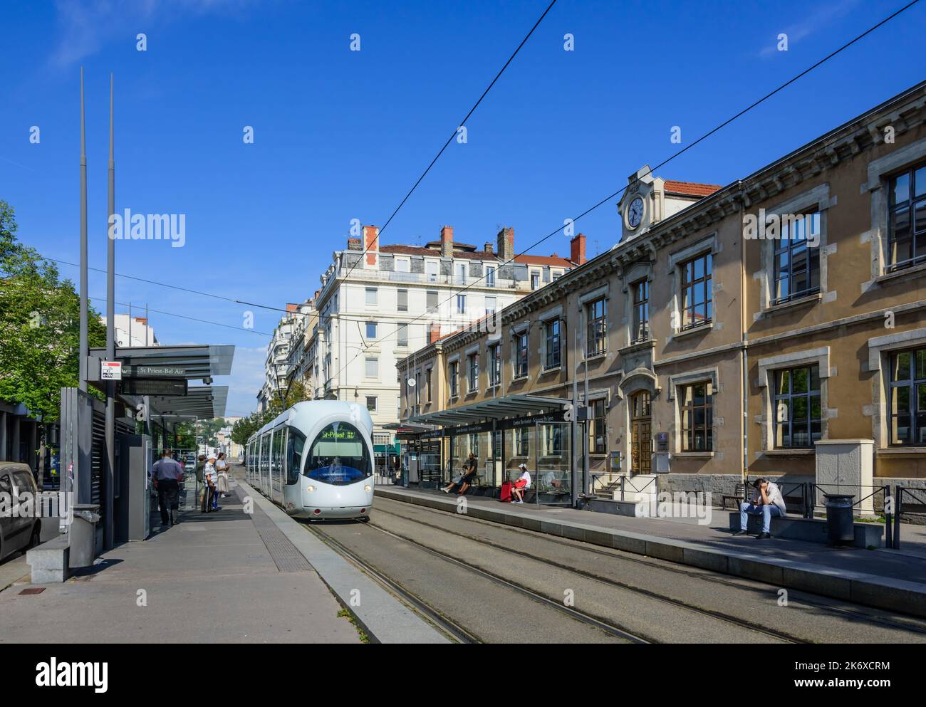 Frankreich, Lyon, moderne Straßenbahn T2 Centre Berthelot // France ...