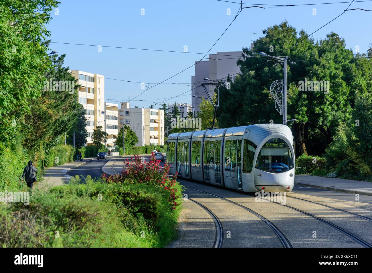 Frankreich, Lyon, moderne Straßenbahn T2 Salvador Allende // France ...