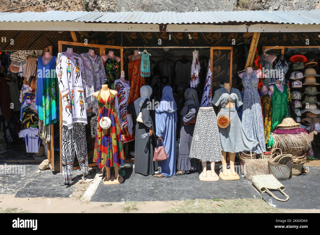 Women in tanzania hi-res stock photography and images - Alamy