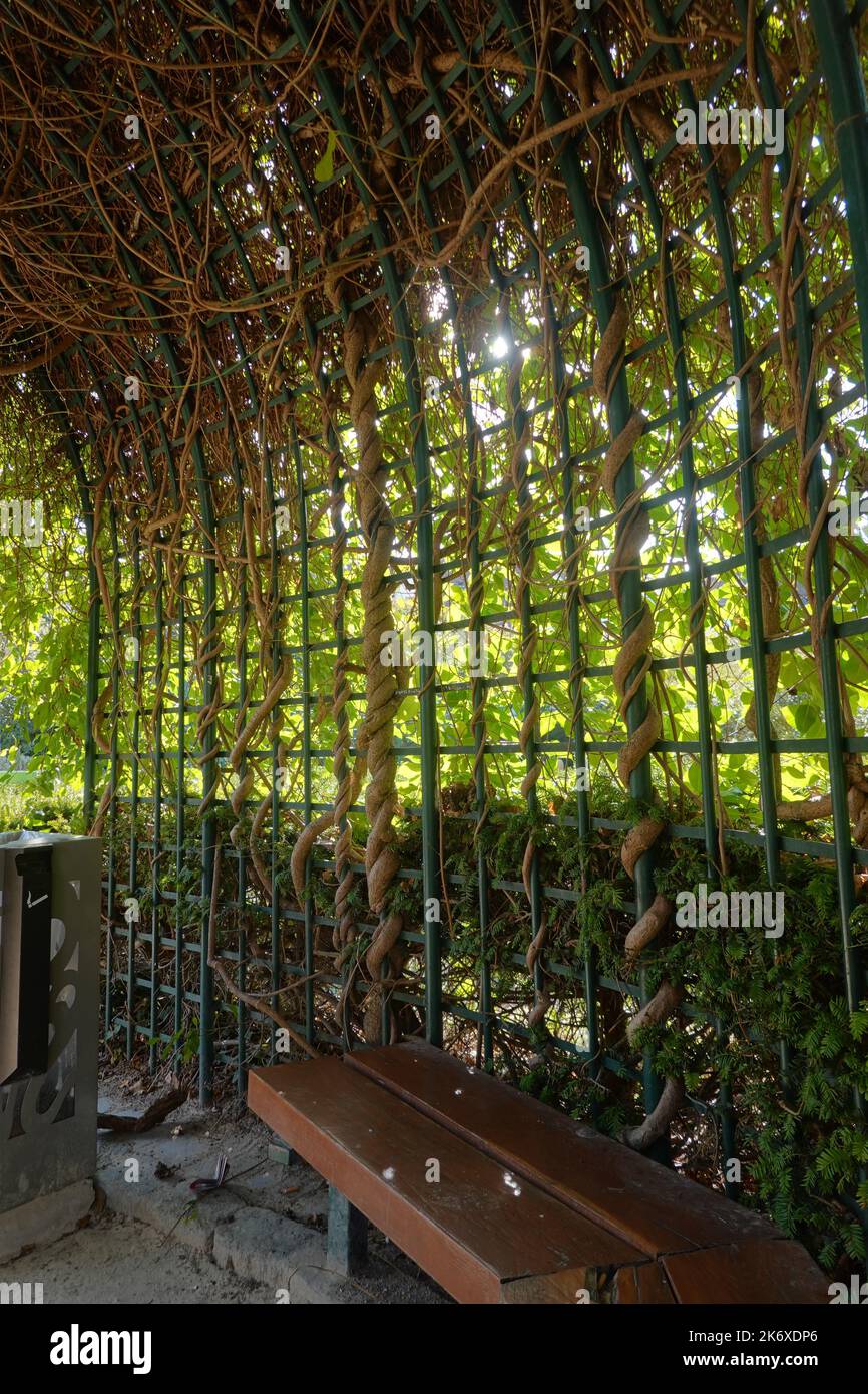 Paris, Park Square des Grès // Paris, Parc Square des Grès Stock Photo ...