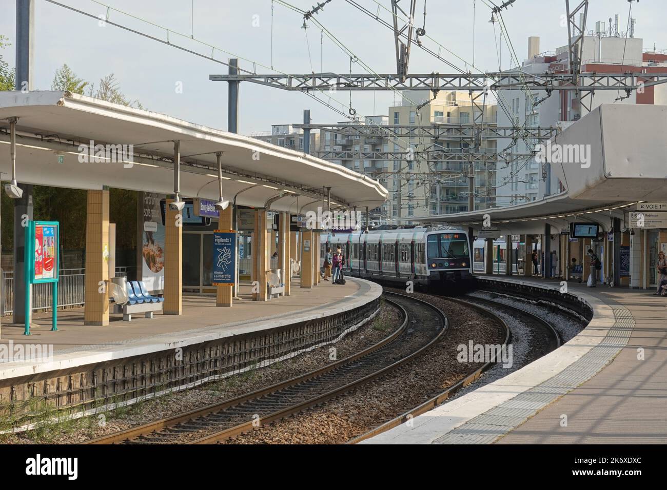 Rer b rer hi-res stock photography and images - Alamy