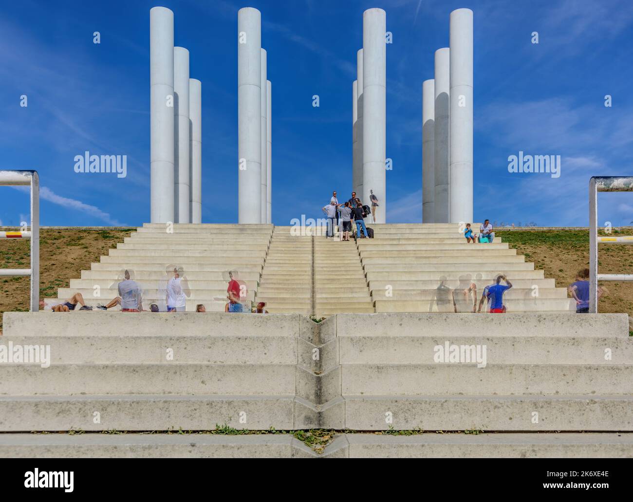 Paris, Cergy-Pontoise, Axe Major von Dani Karavan, die zwölf Säulen ...