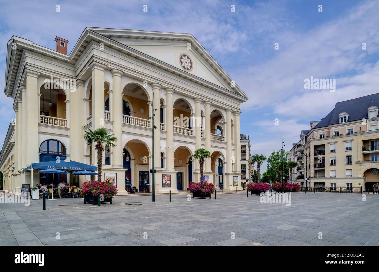 Le Plessis-Robinson, neuie traditionelle Architektur, Theater // Le ...