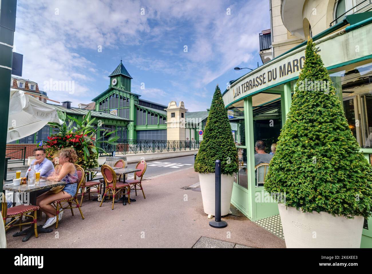 Le Plessis-Robinson, neue traditionelle Architektur, Markthalle // Le ...