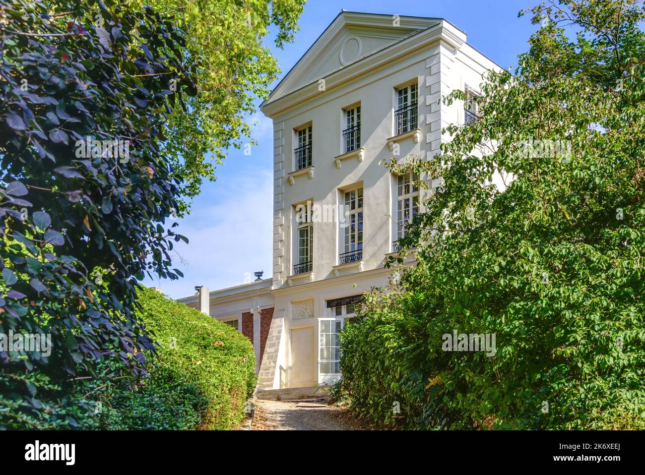 Le Plessis-Robinson, neuie traditionelle Architektur, Rathaus // Le ...