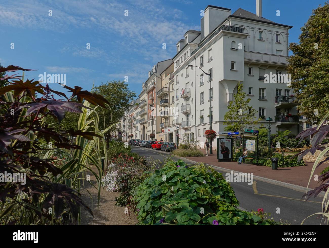 Le Plessis-Robinson, neue traditionelle Architektur // Le Plessis ...