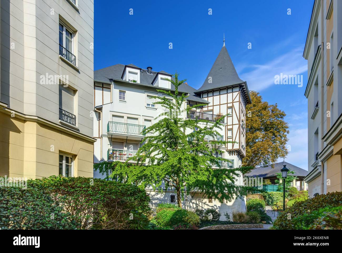 Le Plessis-Robinson, neue traditionelle Architektur // Le Plessis ...