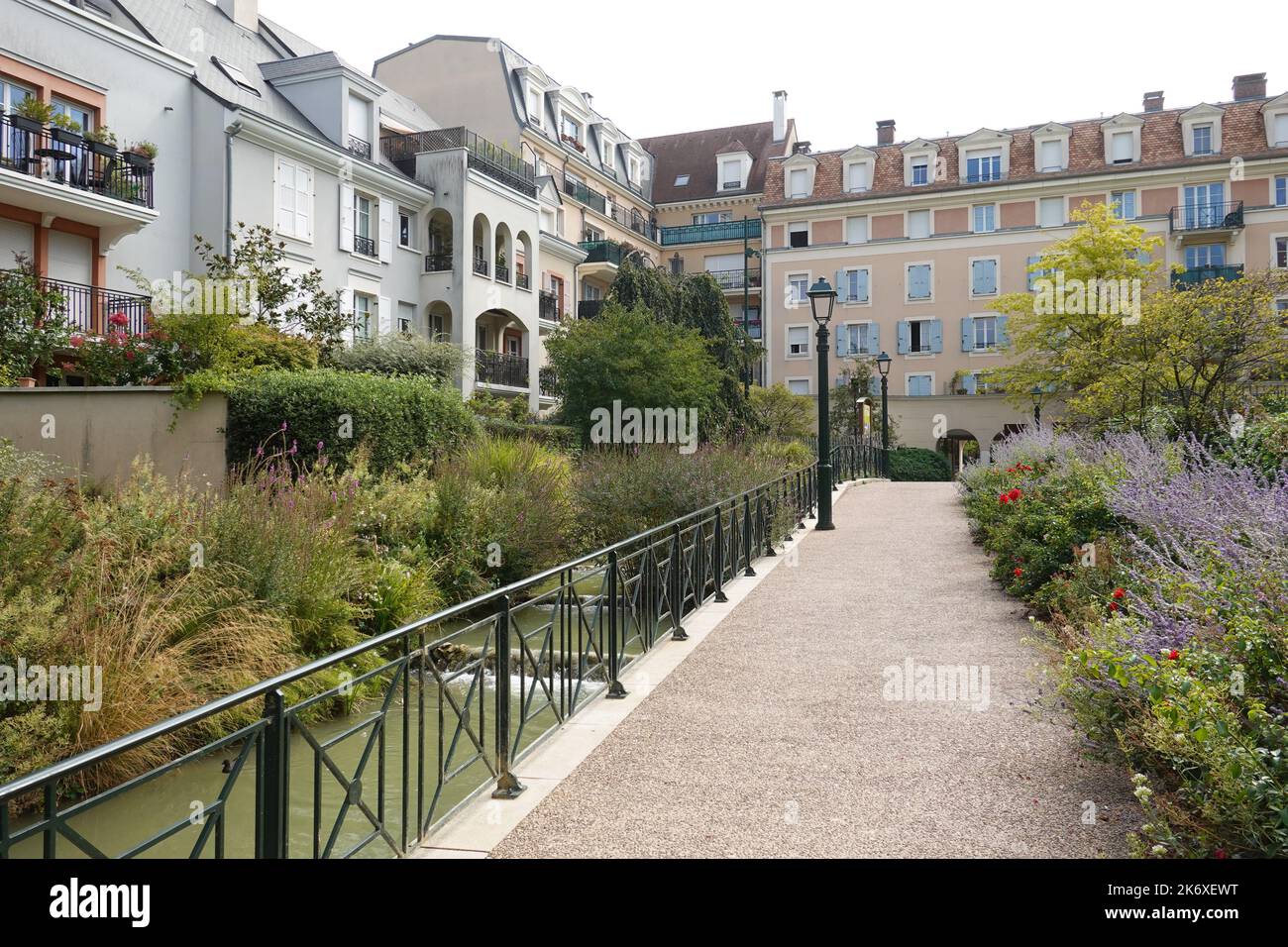 Le Plessis-Robinson, neue traditionelle Architektur // Le Plessis ...