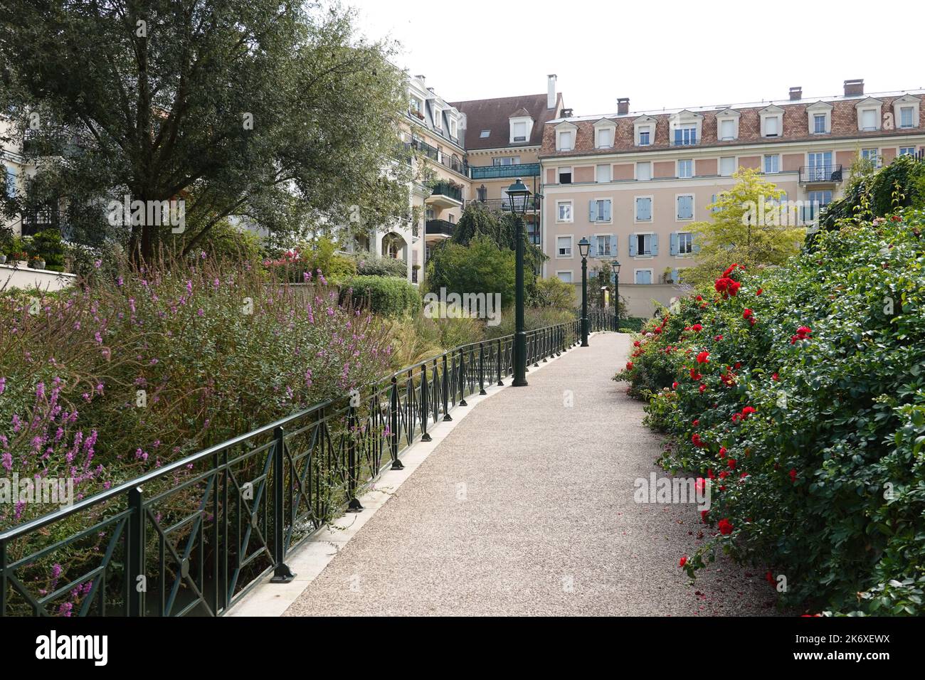 Le Plessis-Robinson, neue traditionelle Architektur // Le Plessis ...