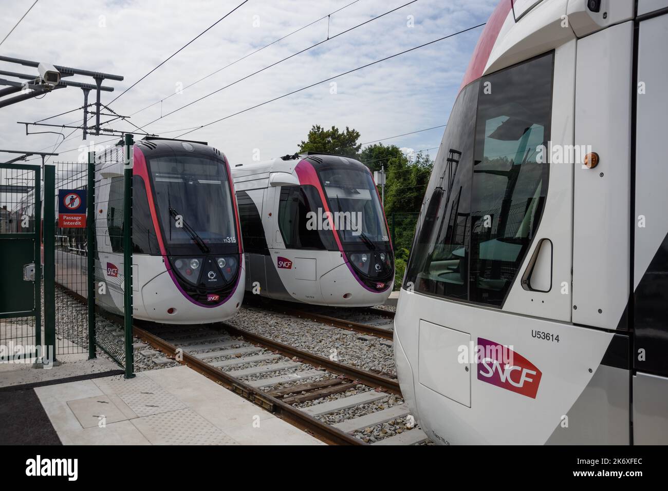 Le train local hi-res stock photography and images - Alamy