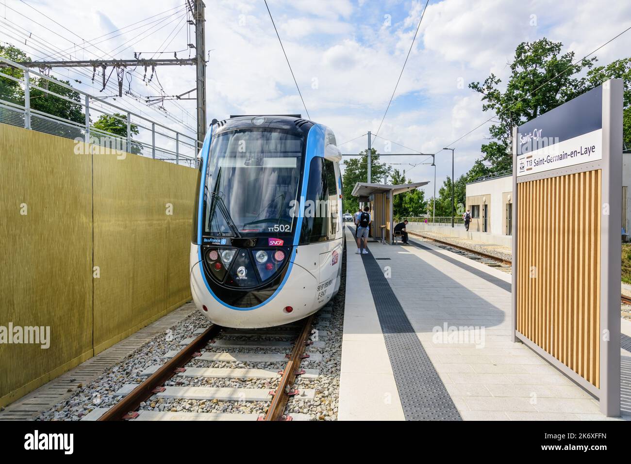 Paris, moderne Straßenbahn T13, St-Cyr // Paris, Modern Tramway T13, St ...