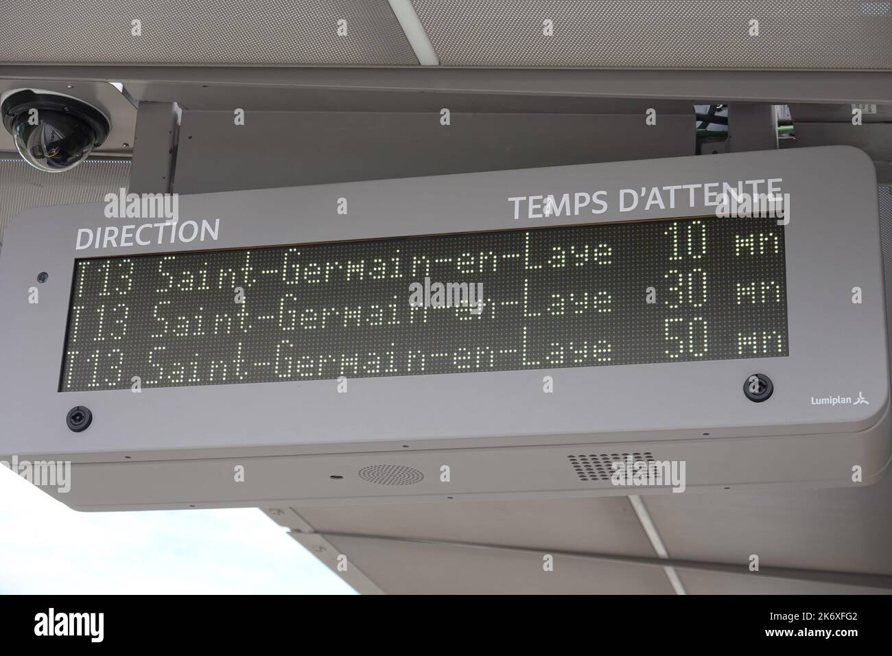 Paris, moderne Straßenbahn T13, St-Cyr // Paris, Modern Tramway T13, St ...