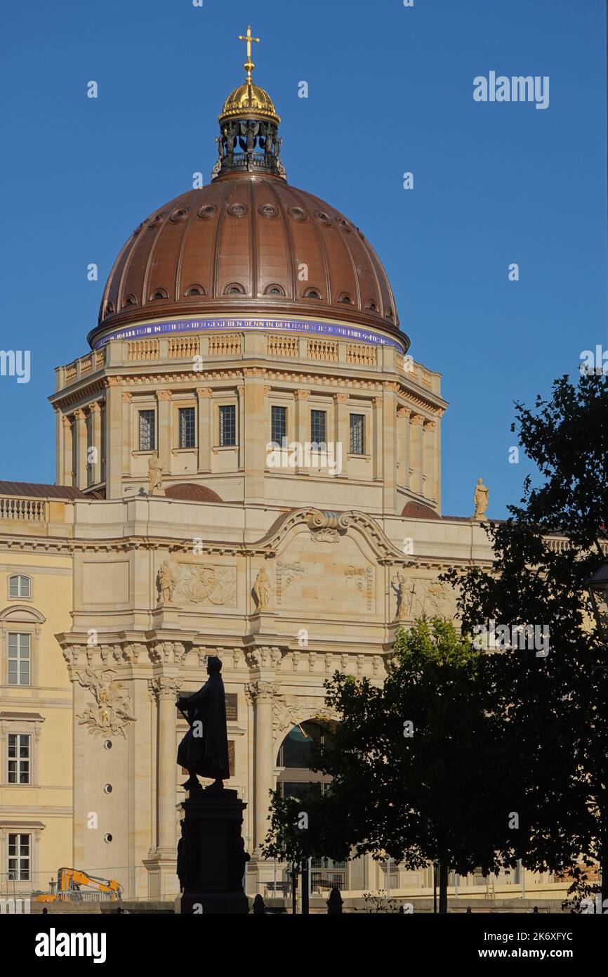 Berliner stadtschloss wiederaufbau hi-res stock photography and images ...