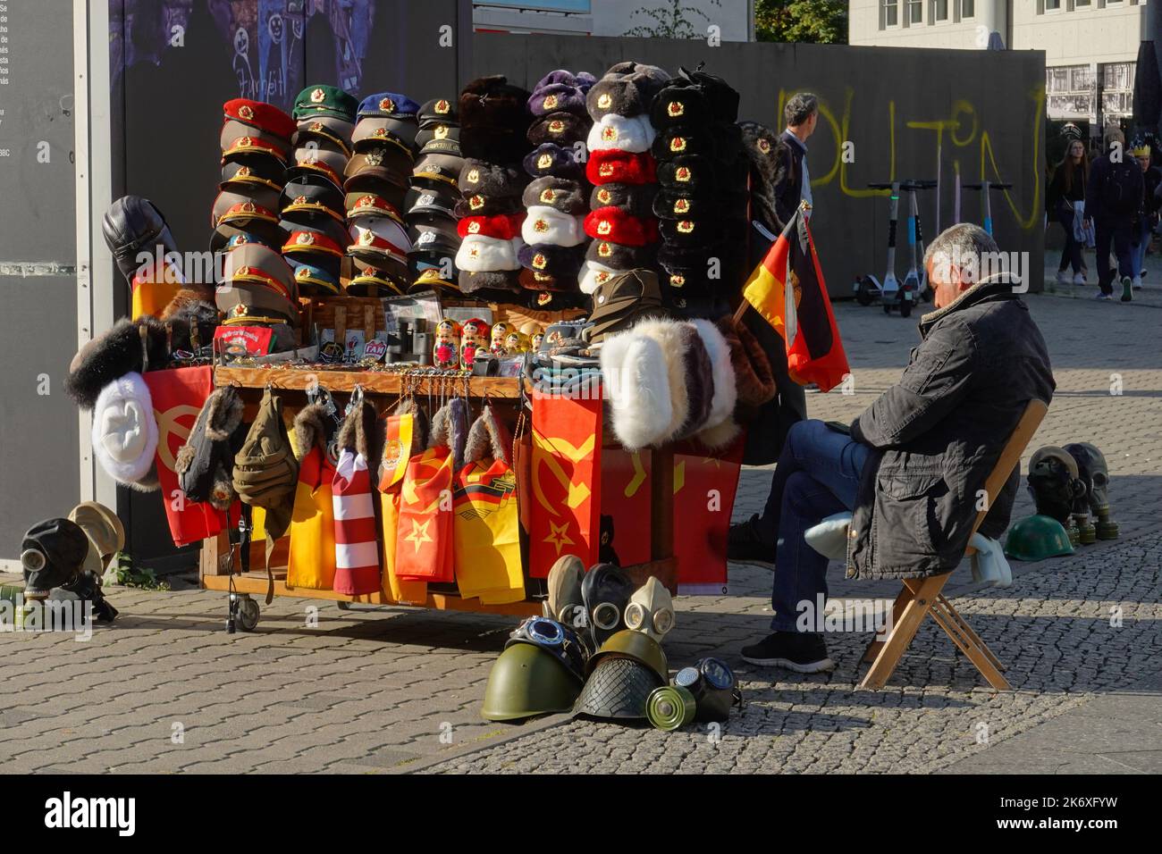 Berlin, Ostalgie am Checkpoint Charly // Berlin, Eastern Souvenirs at ...