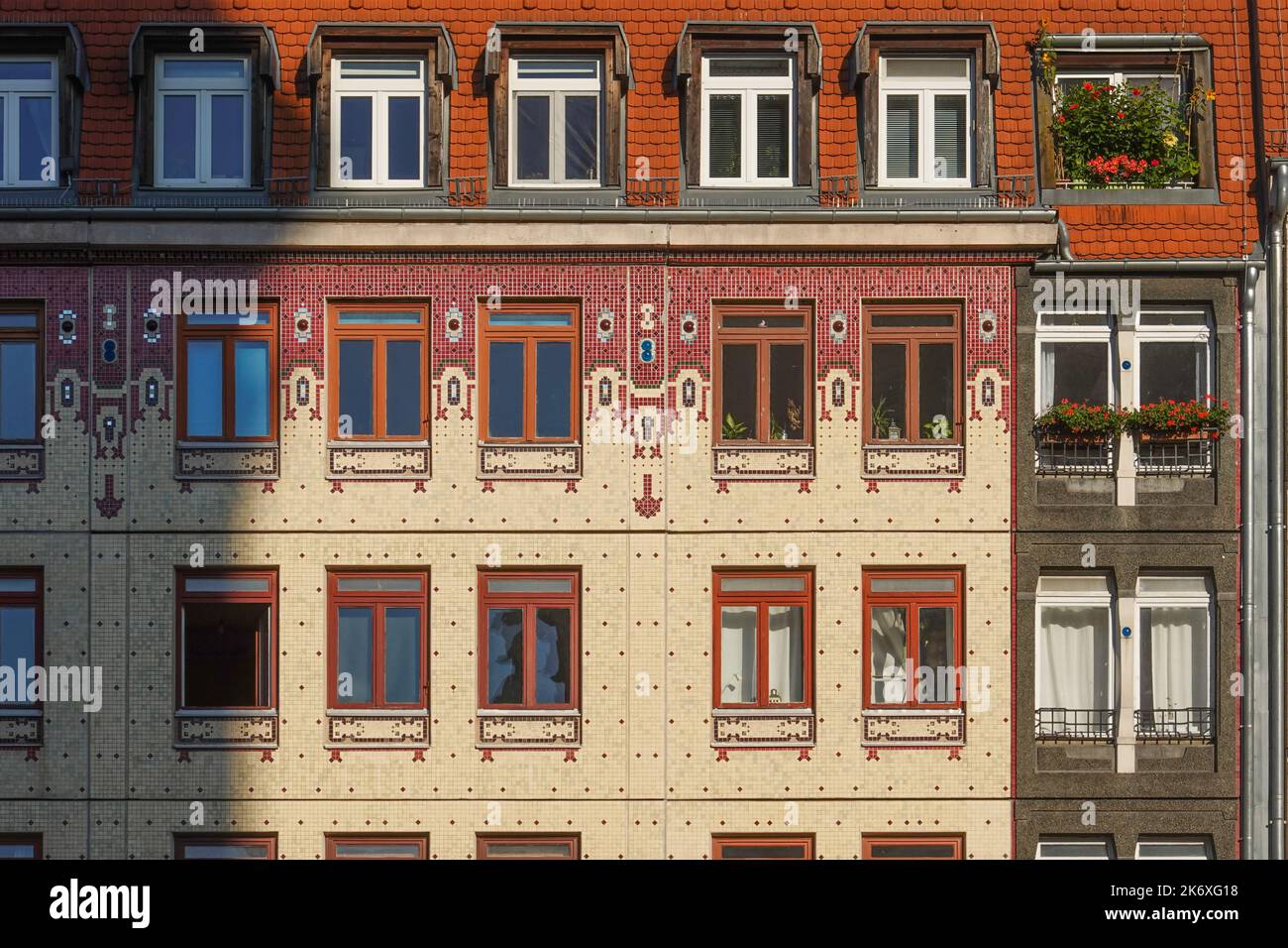 Berlin, Gendarmenmarkt, denkmalgeschützter DDR-Plattenbau an der ...