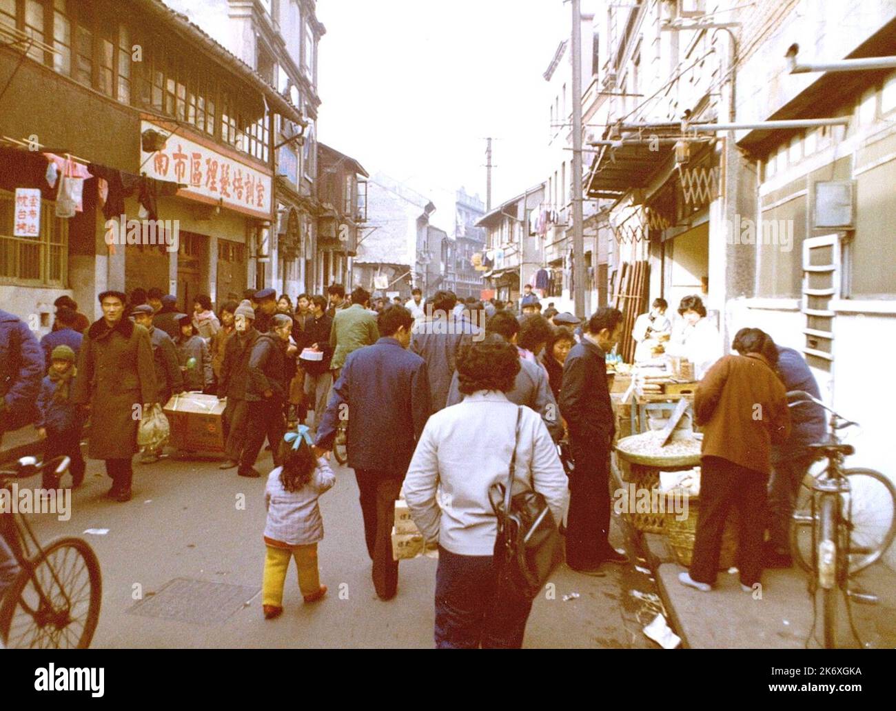 China bicycles 1980s hi-res stock photography and images - Alamy
