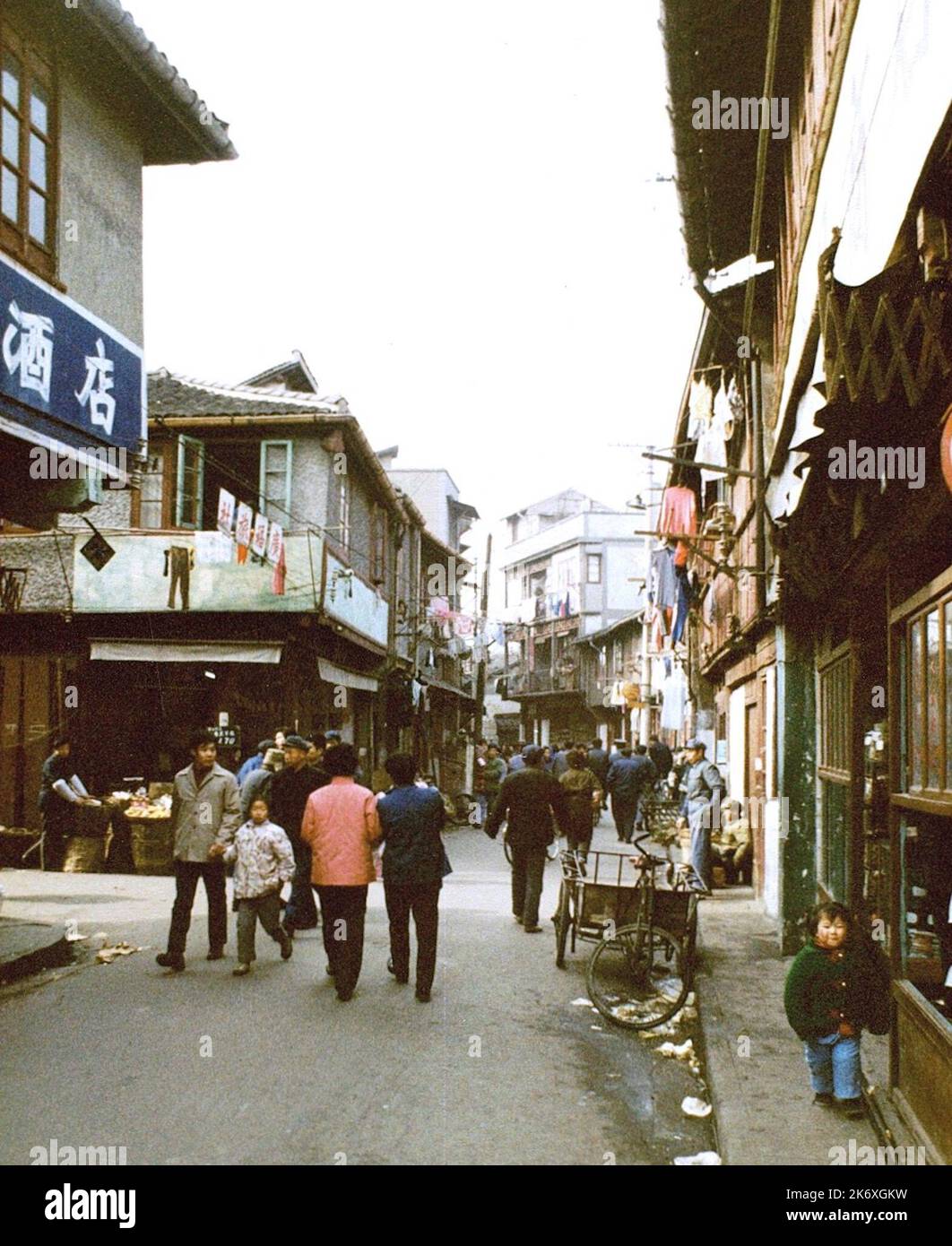 China bicycles 1980s hi-res stock photography and images - Alamy