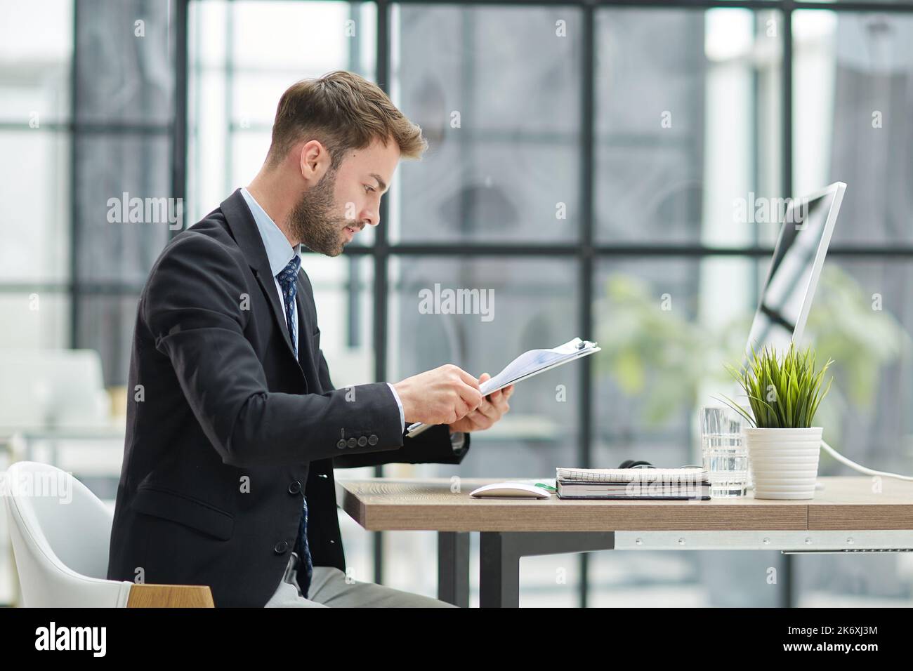 Document folders table hi-res stock photography and images - Alamy