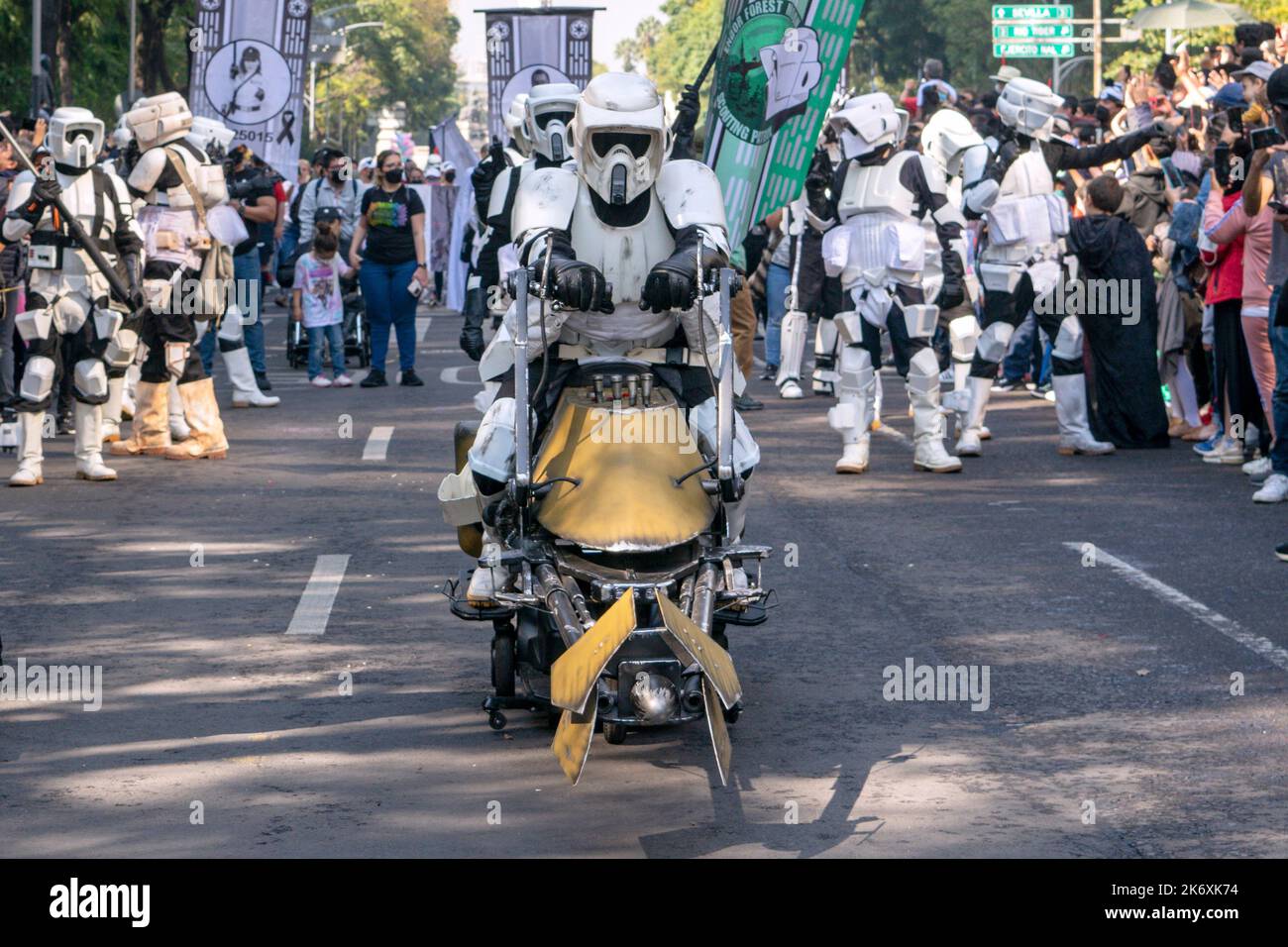 Members of the galactic empire (501st Legion Mexican Garrison), toured ...