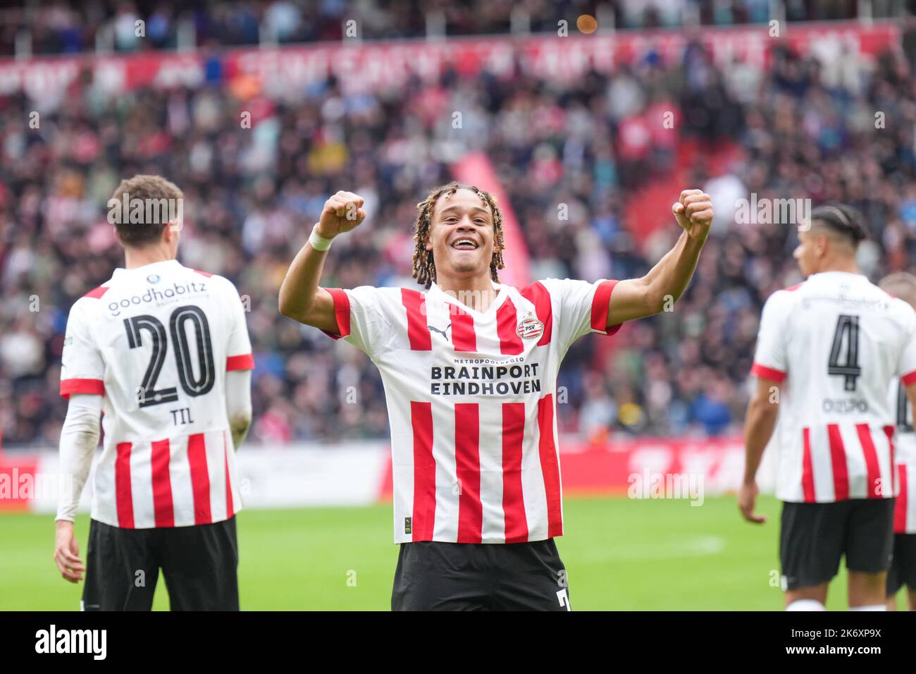 EINDHOVEN, NETHERLANDS - OCTOBER 16: Xavi Simons of PSV celebrating the ...