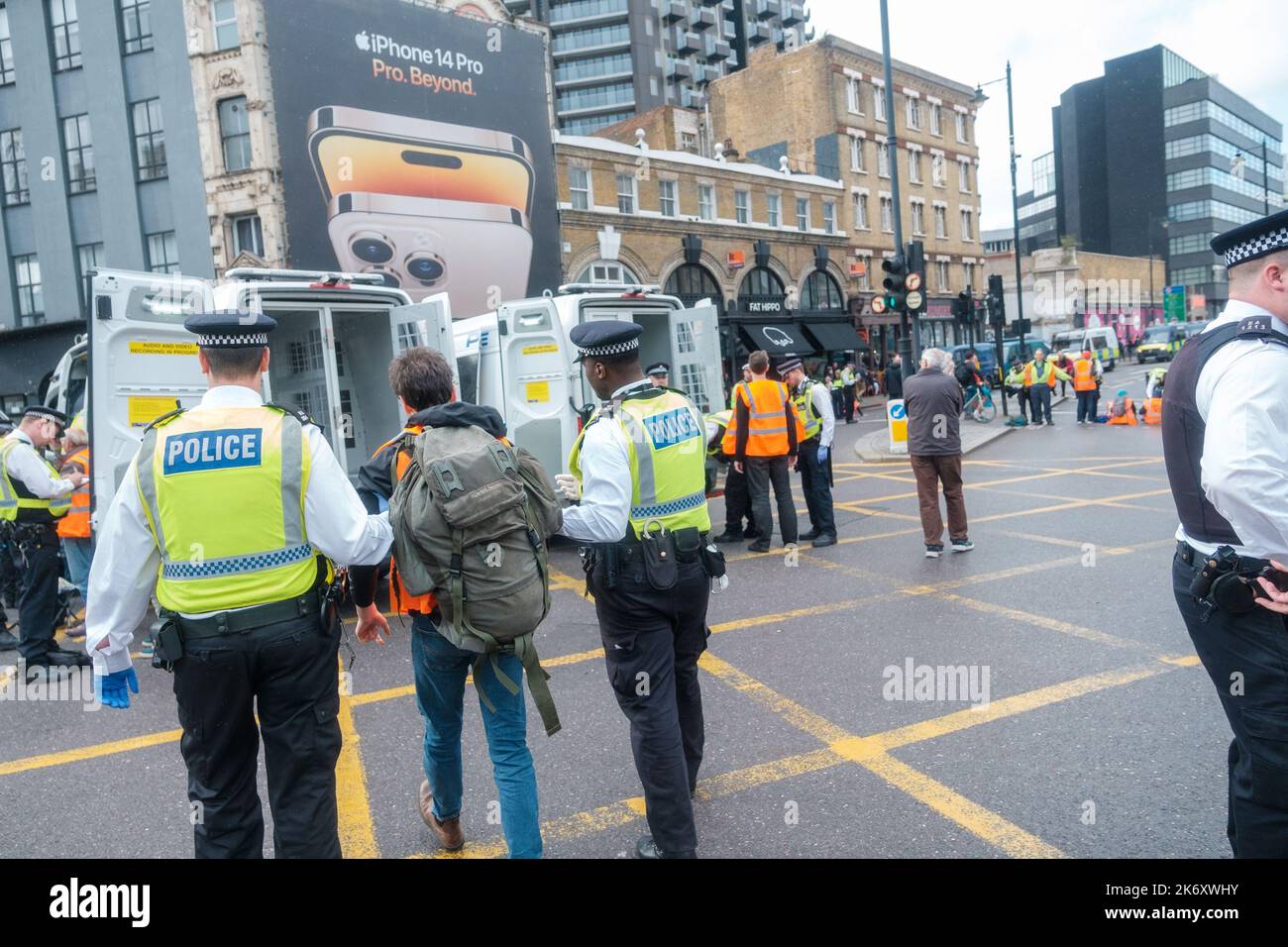 Just Stop oil continue to block various parts of London - leading to a ...