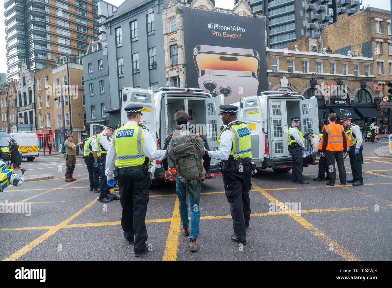 Just Stop oil continue to block various parts of London - leading to a ...