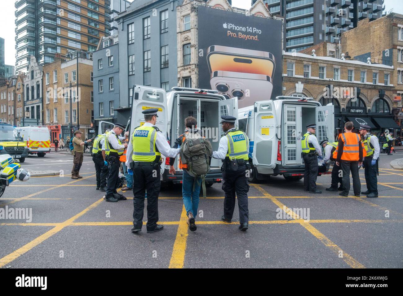 Just Stop oil continue to block various parts of London - leading to a ...