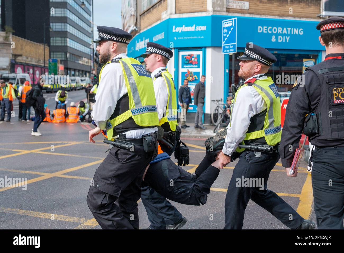 Just Stop oil continue to block various parts of London - leading to a ...